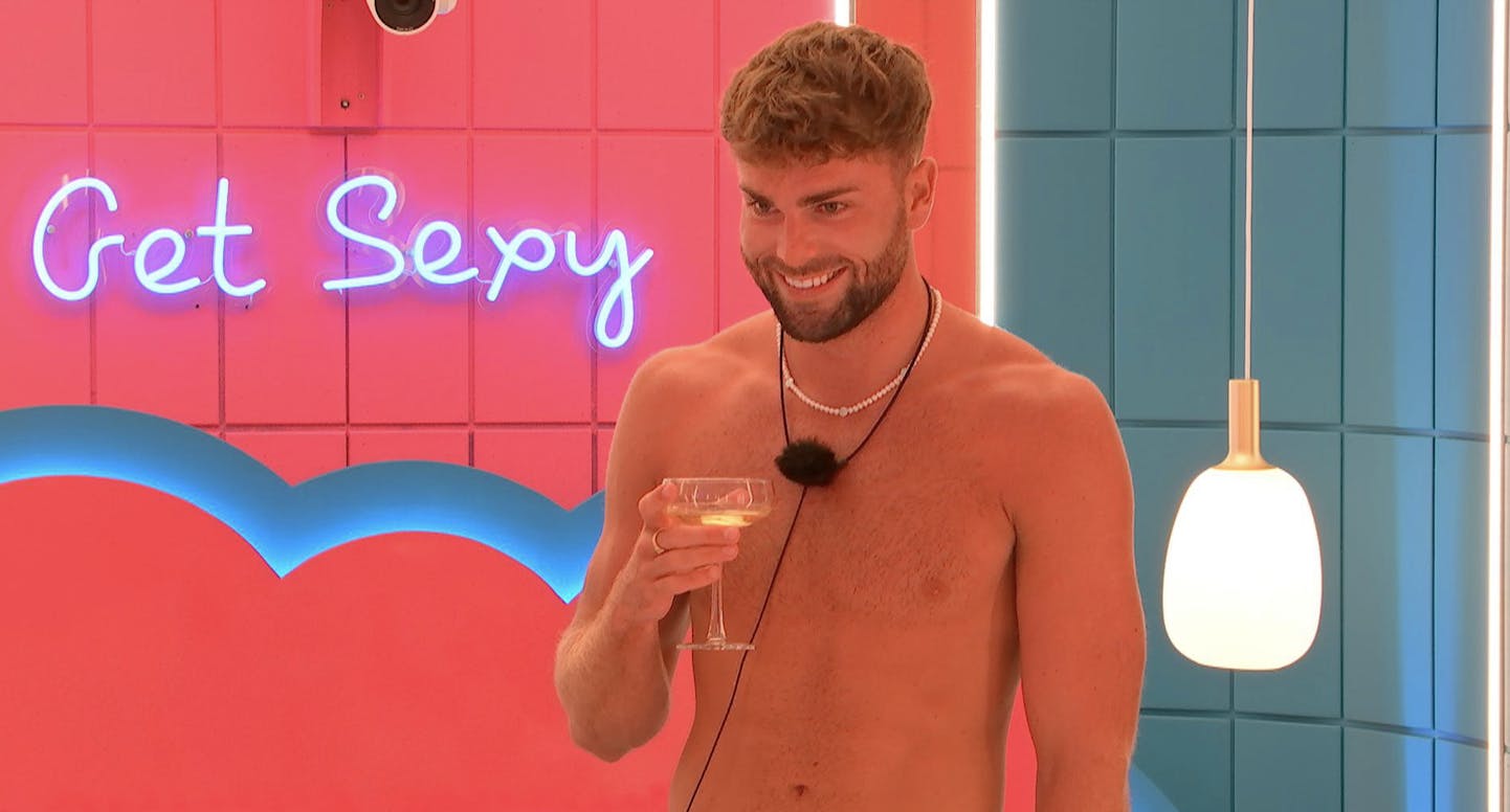 Remember when Love Island's Tom Clare showed off his HUGE package? That ...