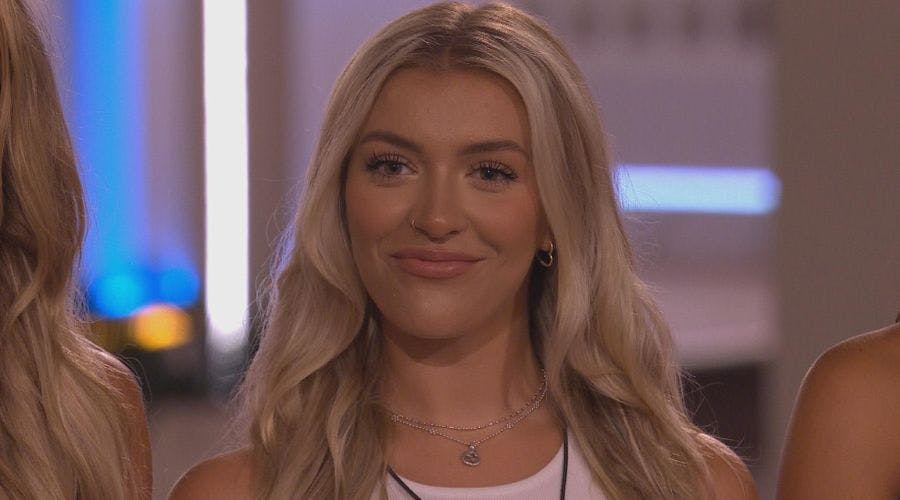 Molly Marsh reveals go-to £15 beauty buy for 'naturally contouring your ...