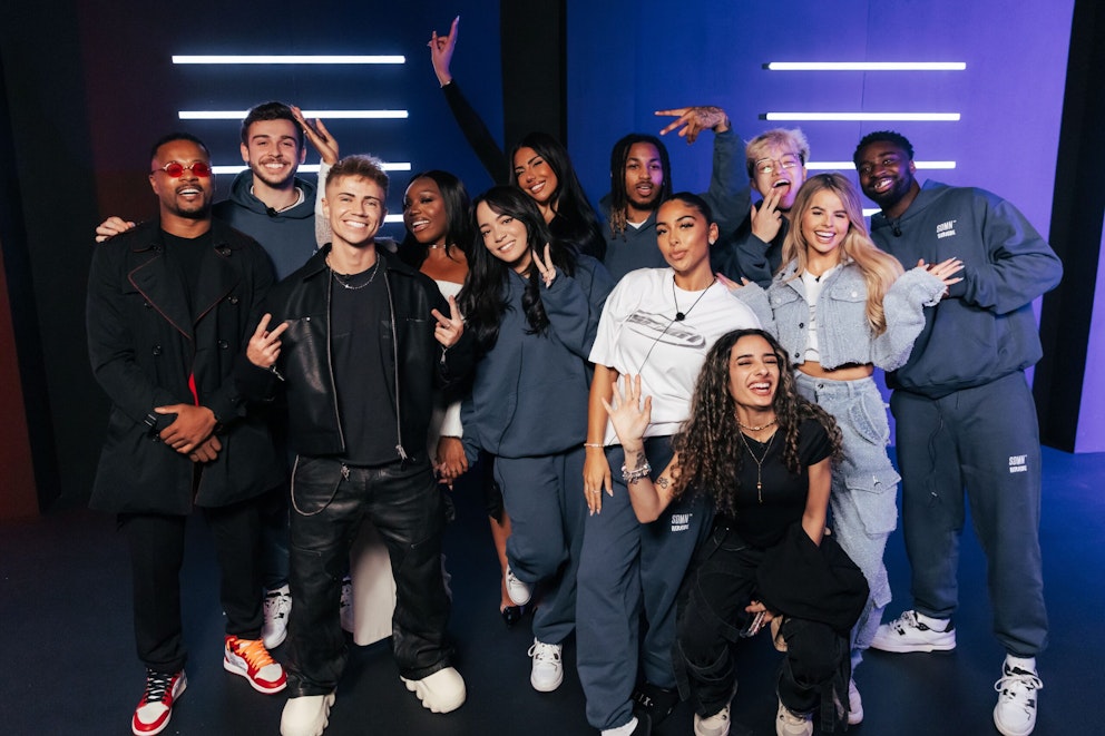Mandi Vakili: Influencer, Podcast Host & Netflix’s "Inside" Star