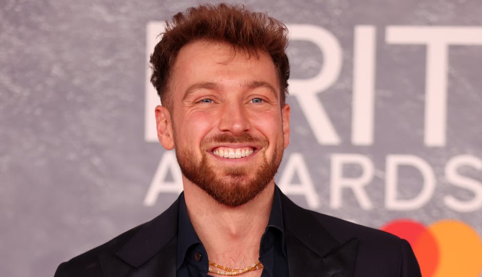 Sam Thompson unveils 'post breakup glow up' and he's the SPIT of ...