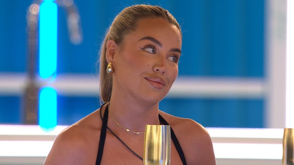 What is Love Island Robyn Langton's link to Samantha Kenny?