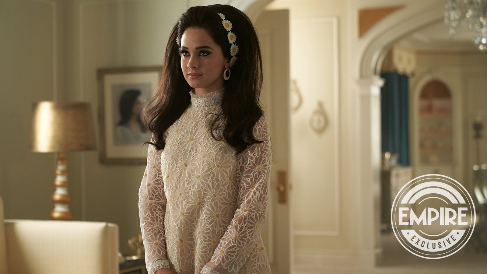 Priscilla Star Cailee Spaeny Talks Meeting The Real Priscilla Presley ...