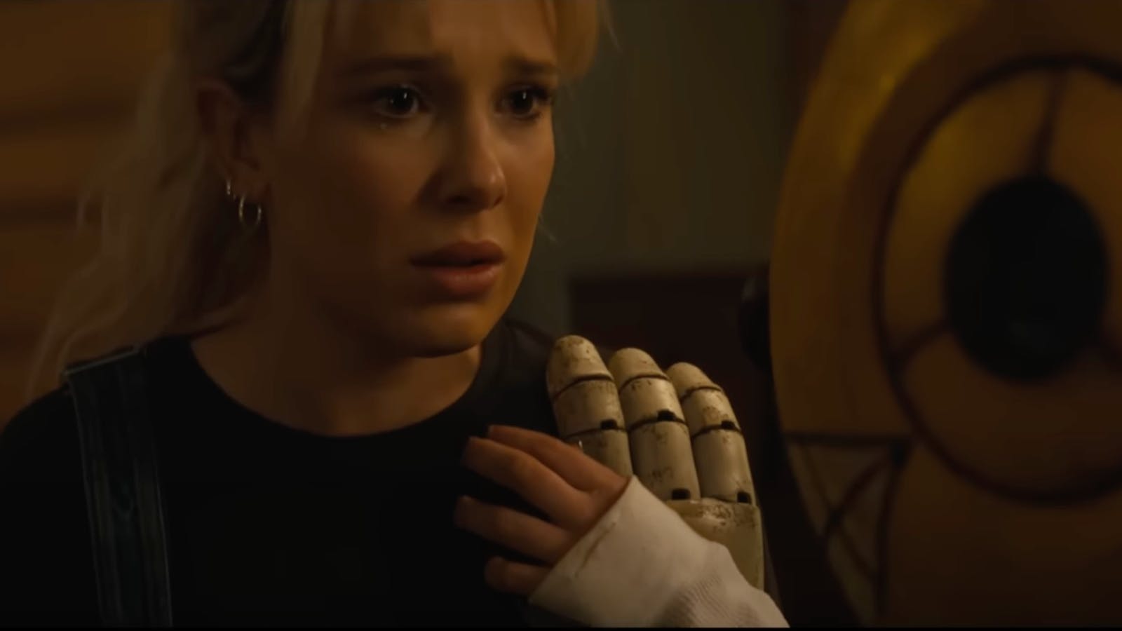 The Electric State Trailer: Millie Bobby Brown Takes A Post-Apocalyptic ...