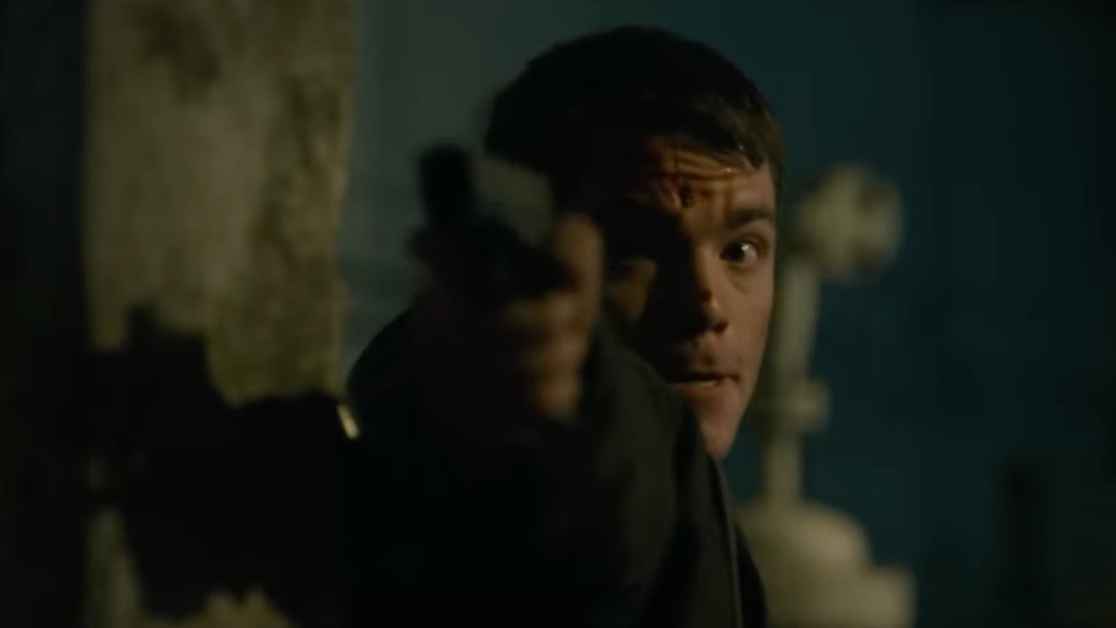 Gabriel Basso's FBI Agent Peter Sutherland Is Calling The Shots In The ...