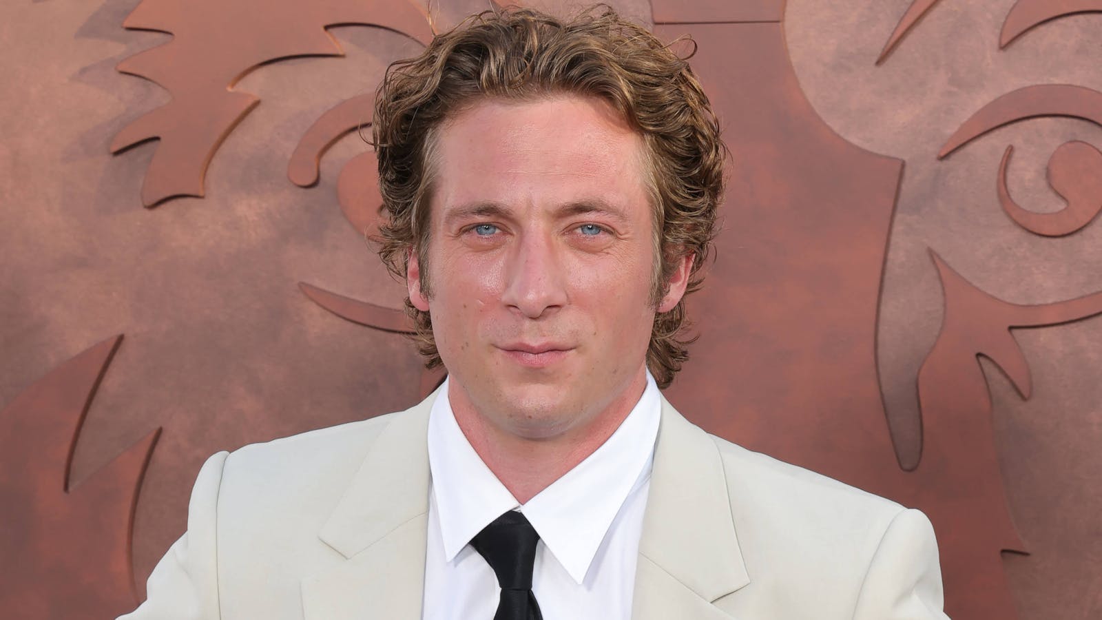 Jeremy Allen White Will Lead Netflix Adaptation Of André Aciman Queer ...