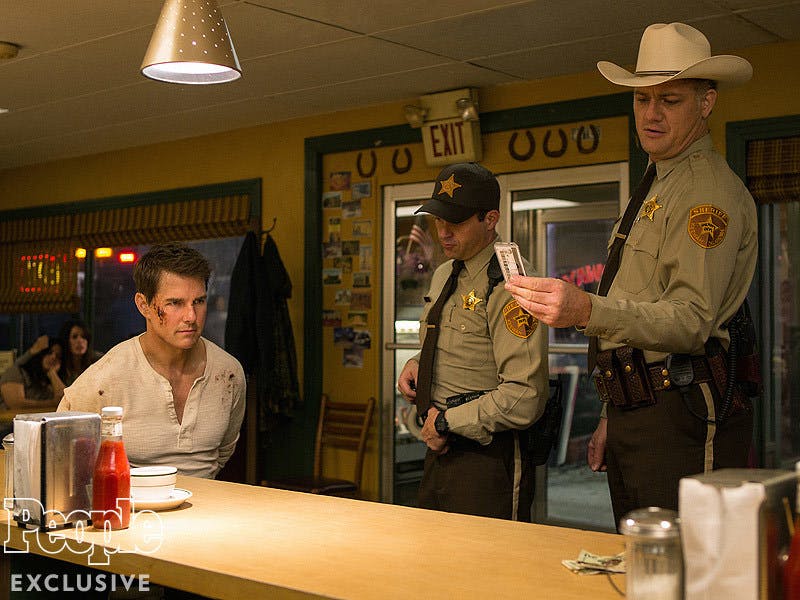 Tom Cruise looks moody in the new Poster for Jack Reacher: Never Go ...