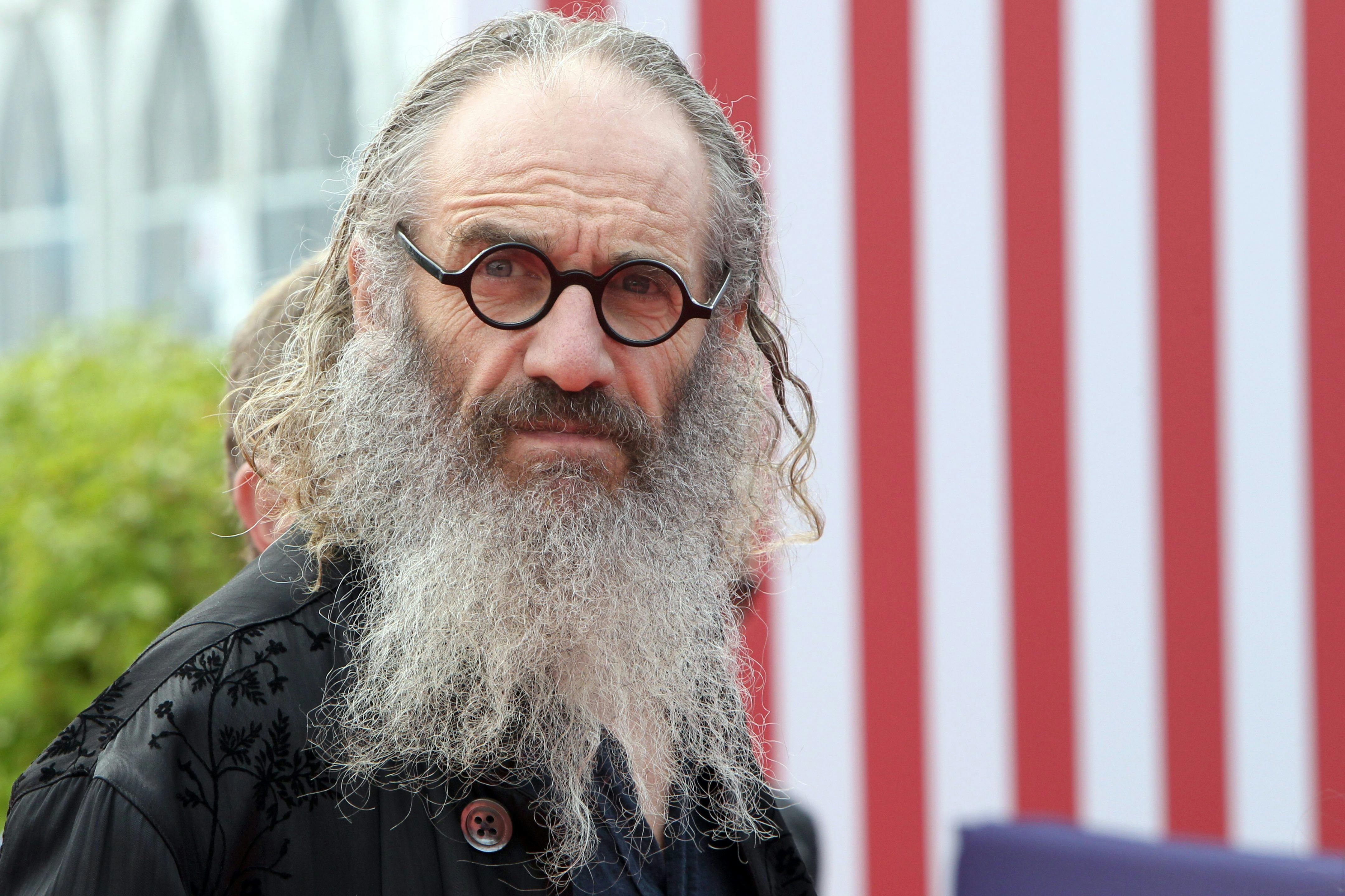 Director Tony Kaye Wants To Cast An Actual Robot In His Next Film ...
