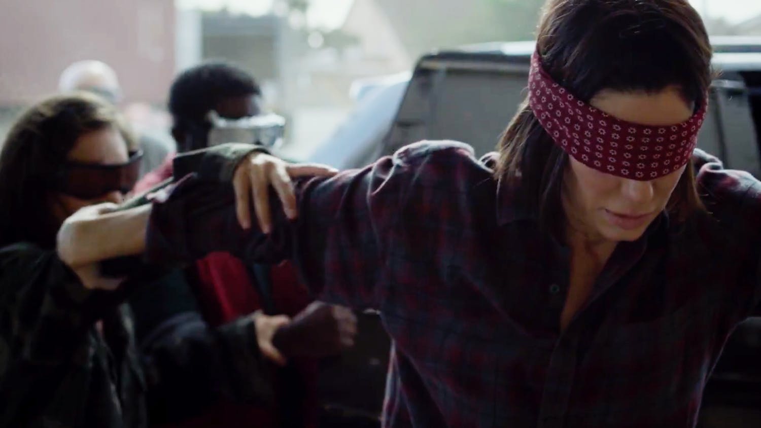 Sandra Bullock Battles Blindly Through An Apocalypse In Trailer For ...