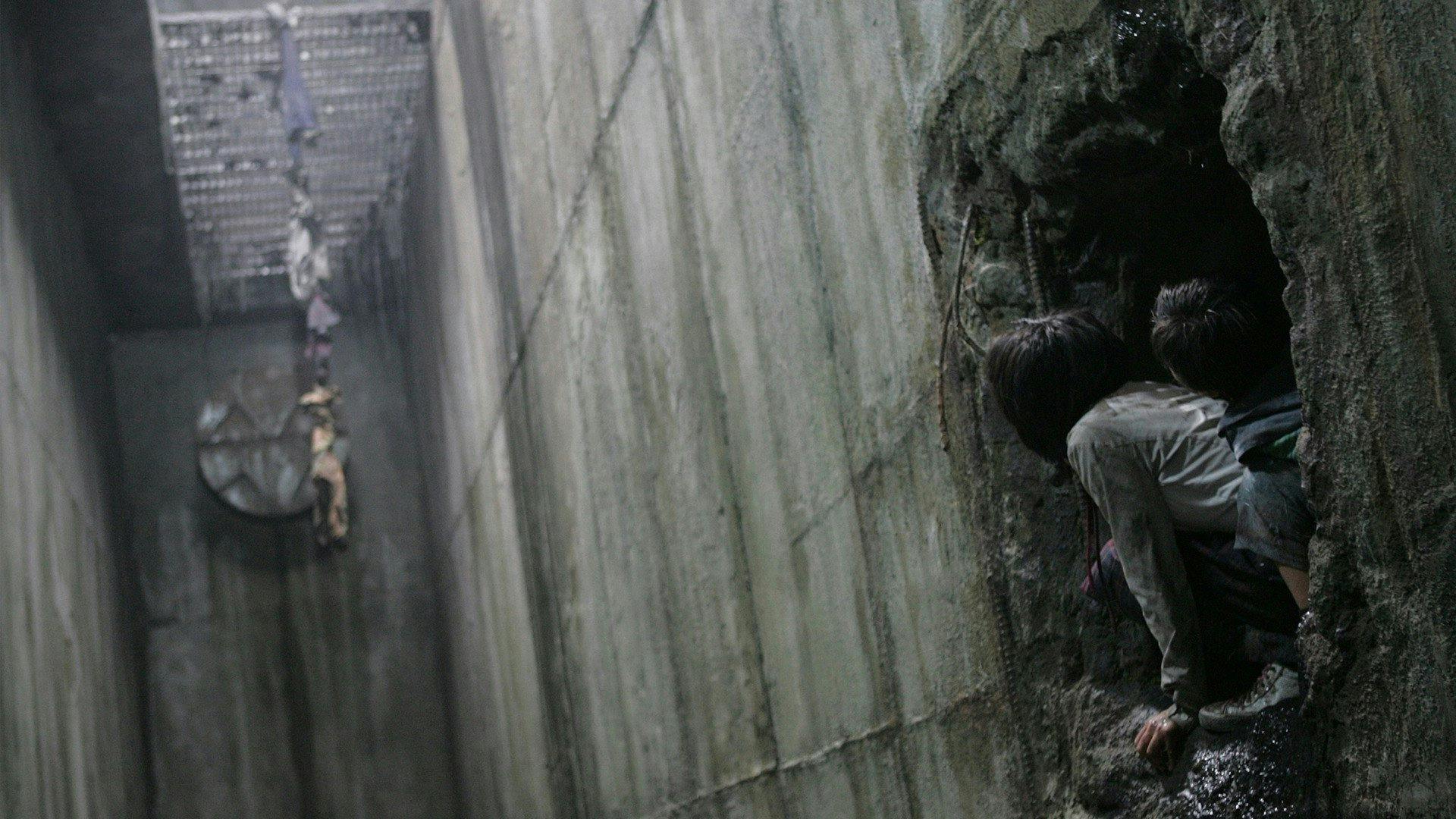 The Host (Gwoemul) Review | Movie - Empire