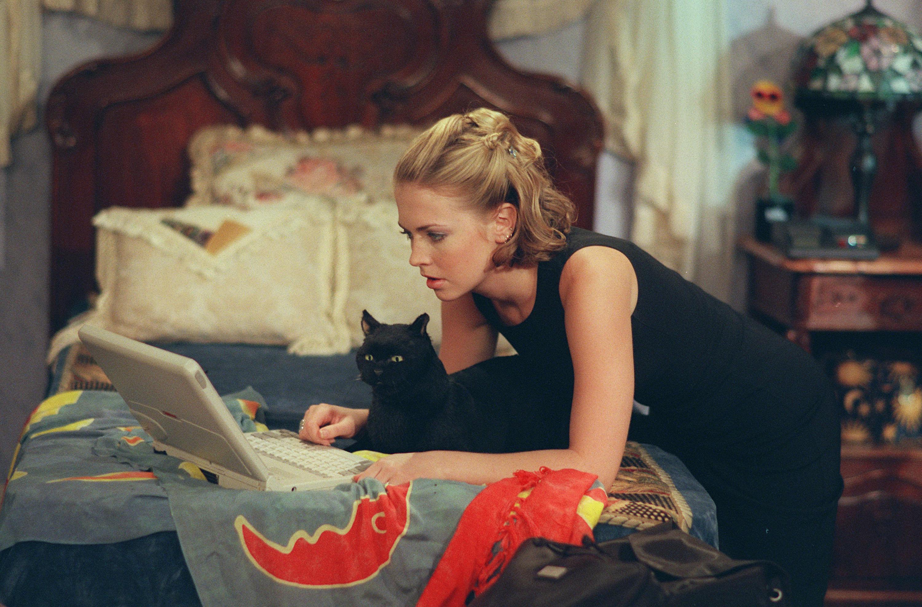 Melissa Joan Hart Talks Sabrina The Teenage Witch And Clarissa Explains ...