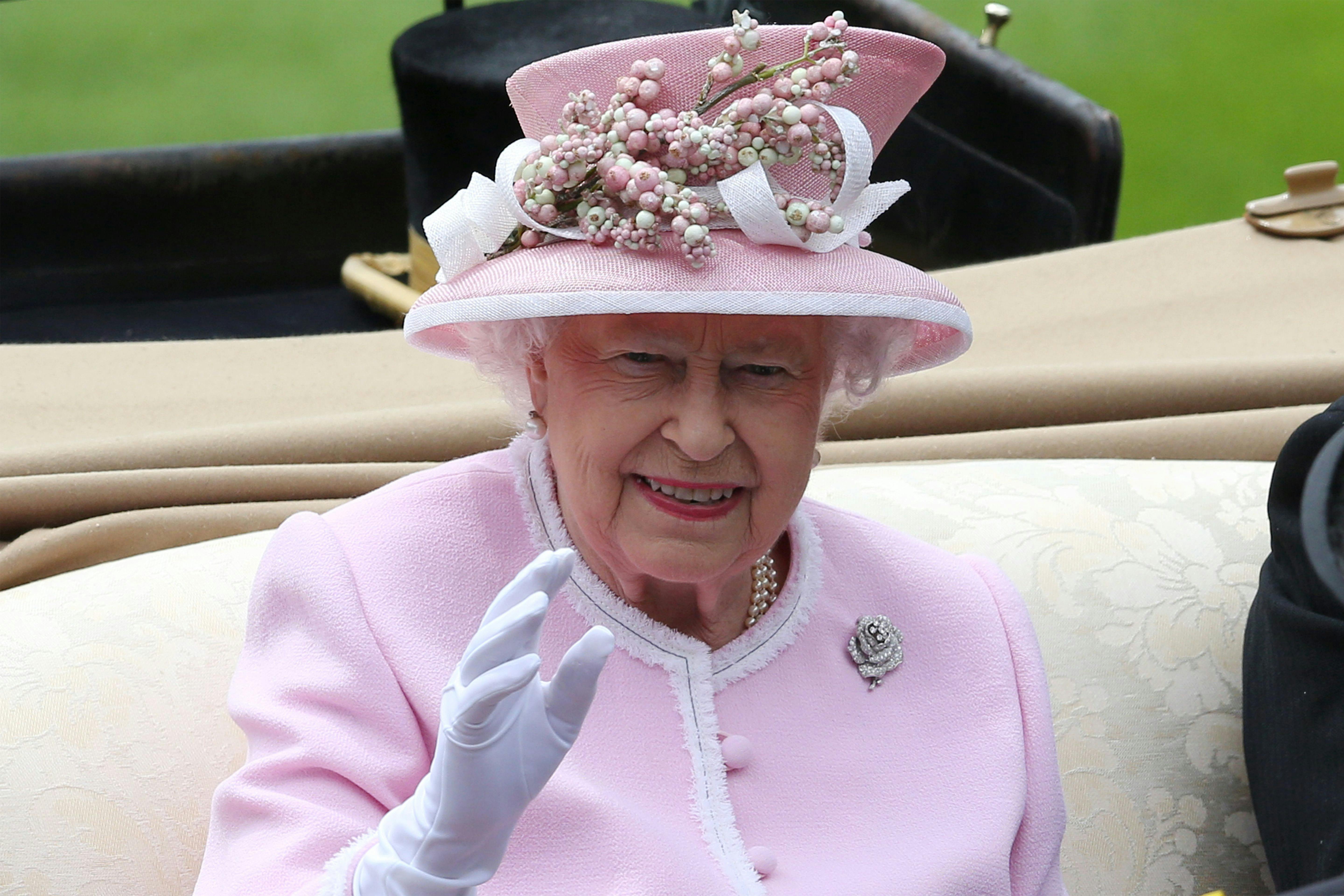 The Queen Tweets A Heartwarming Thank You Message | Grazia