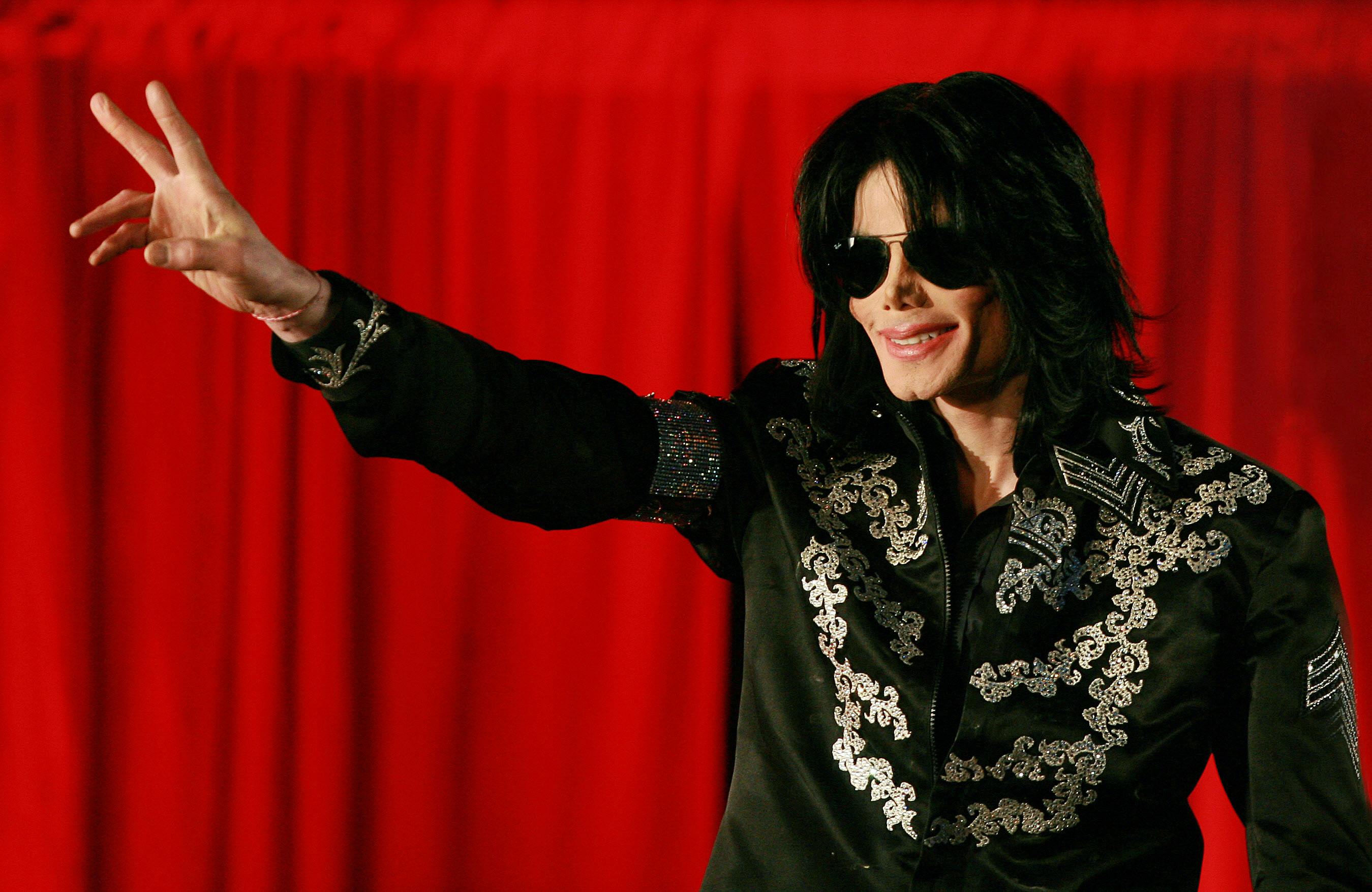 Conspiracy theorists claim Michael Jackson is alive - heat