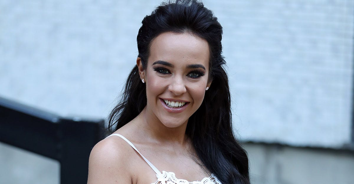 Stephanie Davis forced to wear a wig after her hair fell out in her ...