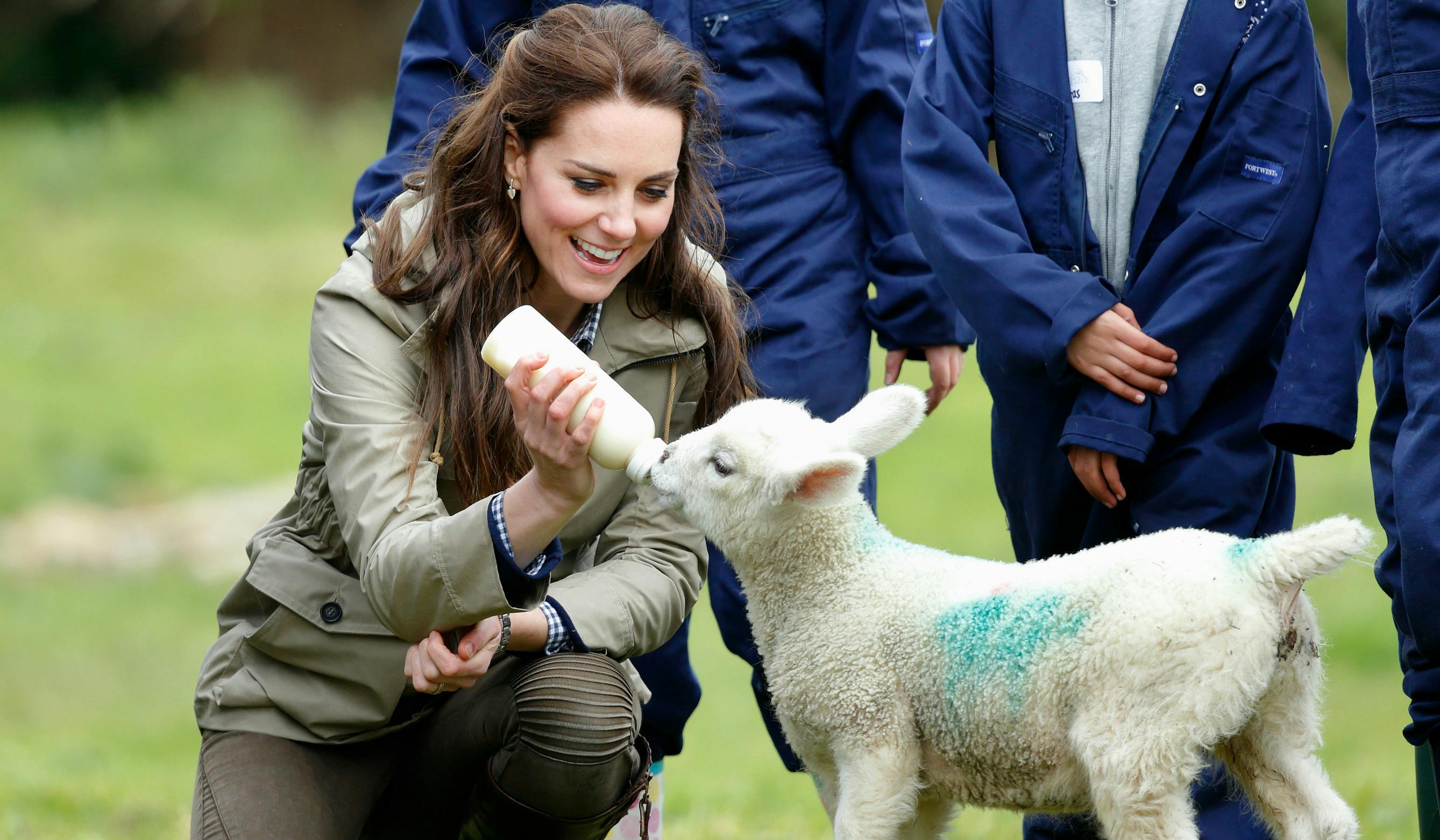 Kate Middleton Visits Farm In Gloucestershire - Grazia