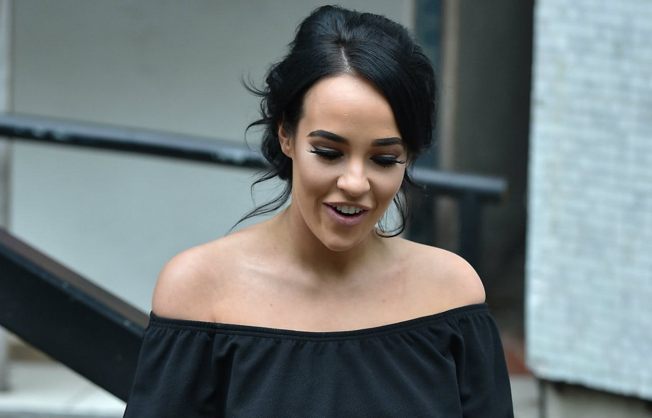 Stephanie Davis posts intimate kissing selfie with Jeremy McConnell on ...