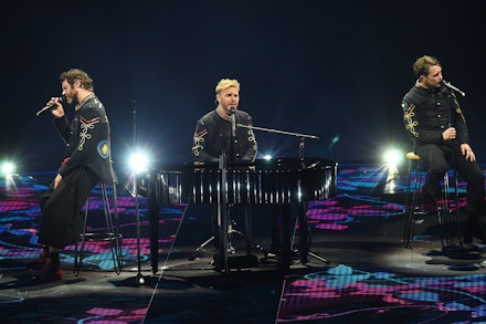 Take That are planning anniversary reunion – WITH Robbie and Jason ...