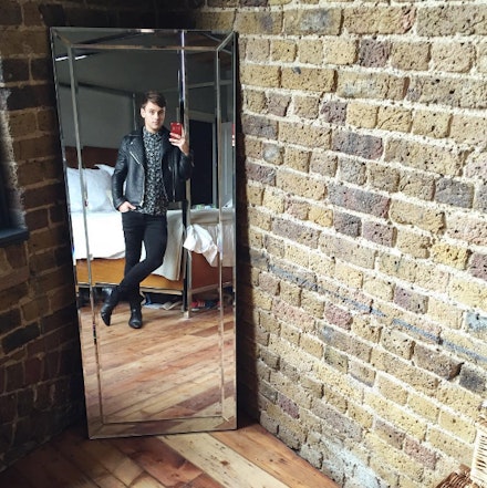 You HAVE to see inside Tom Daley’s insanely patriotic home! | Closer
