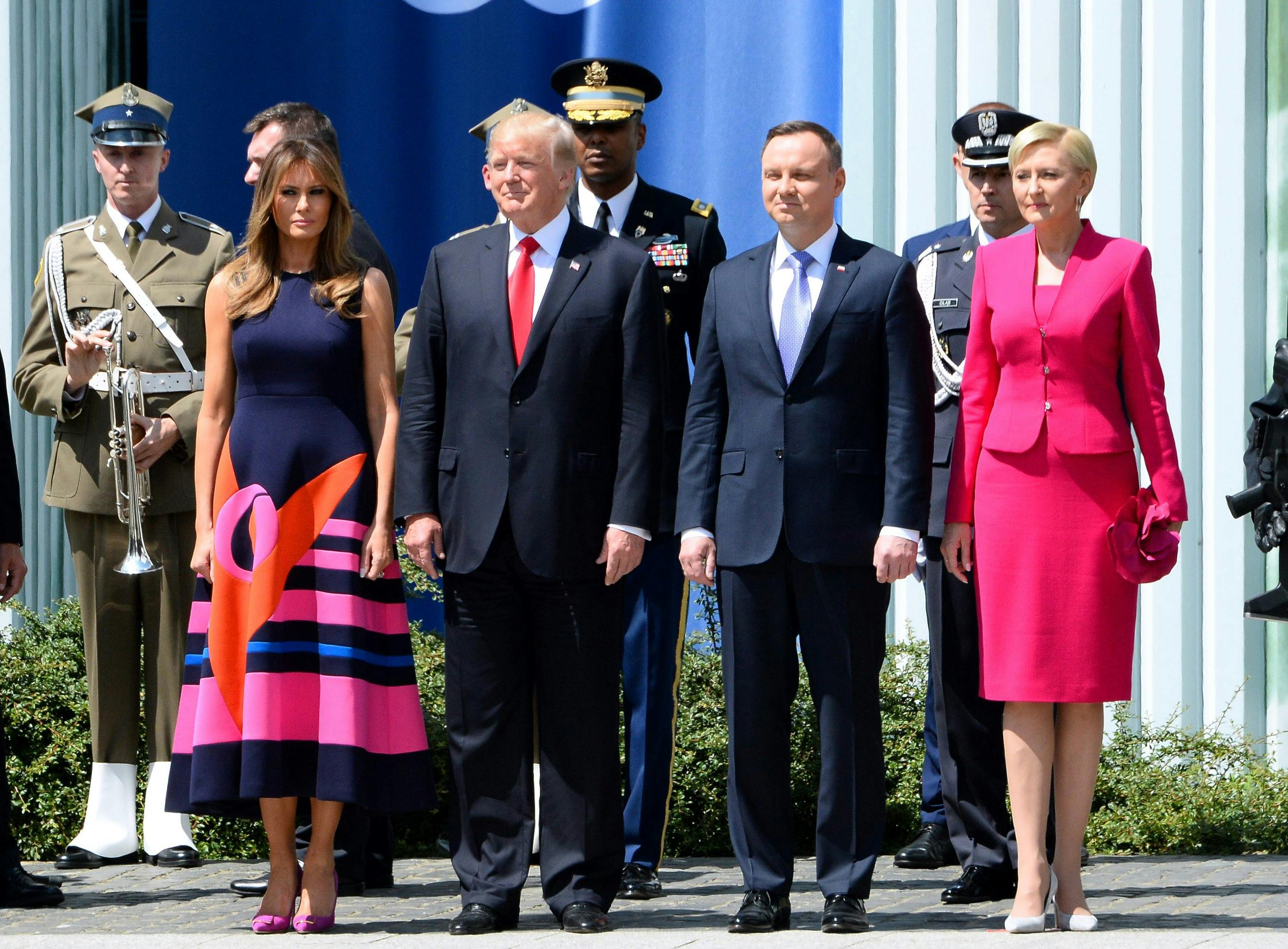 Watch The Polish First Lady Dodge Donald Trump's Handshake - Grazia ...