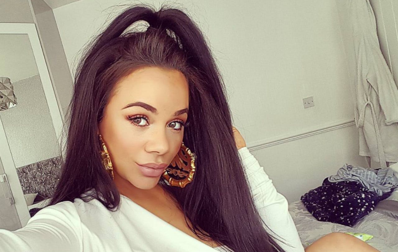 Chelsee Healey shares an incredibly personal photo of herself during labour
