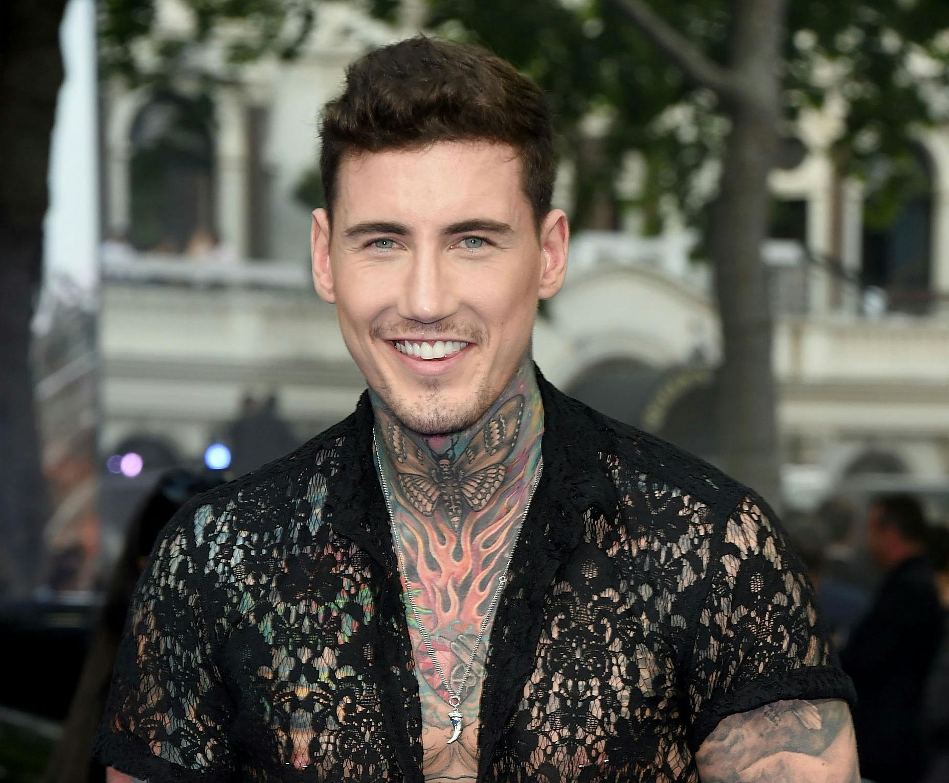 Jeremy McConnell posts loved-up selfie with mystery brunette