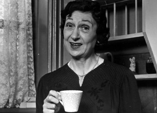 Neighbours’ legend Mrs Mangel, actress Vivean Gray, has died | Closer