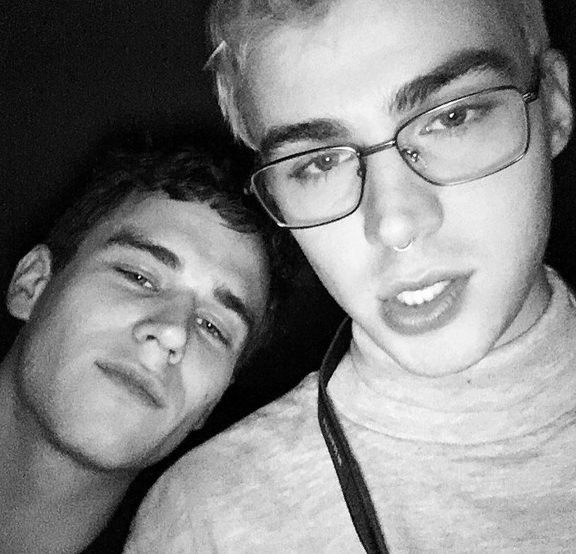 WATCH 13 Reasons Why's Alex and Justin KISS in short film Home Movies ...