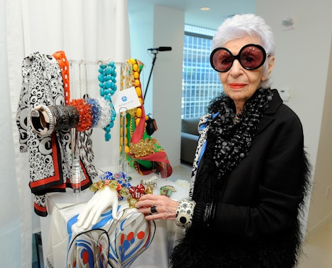 Iris Apfel: Everything You Need To Know About The Oldest Fashion Icon ...
