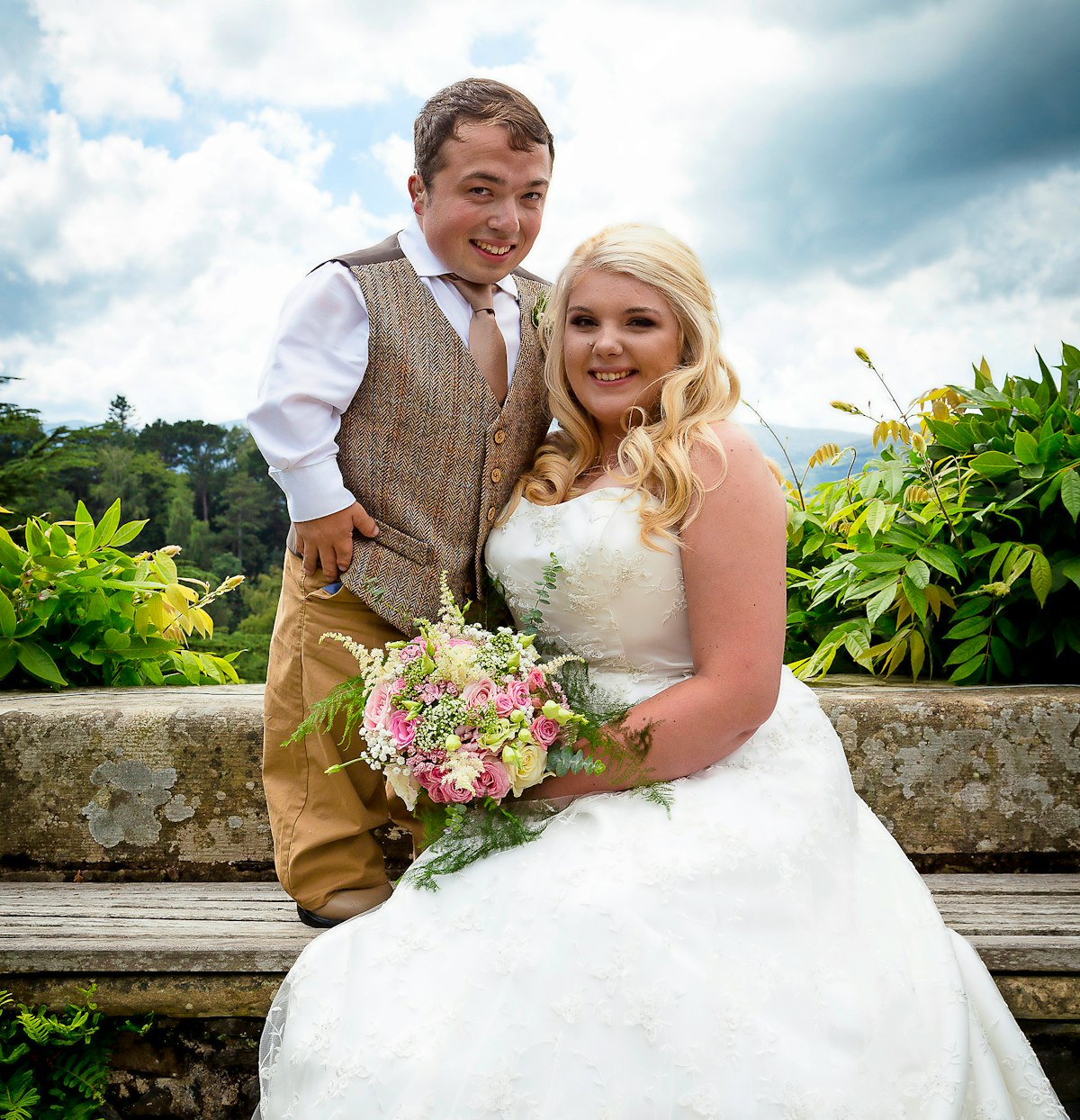 ‘I've dated 6ft hunks - now I've found love with my dwarf hubby' - Closer