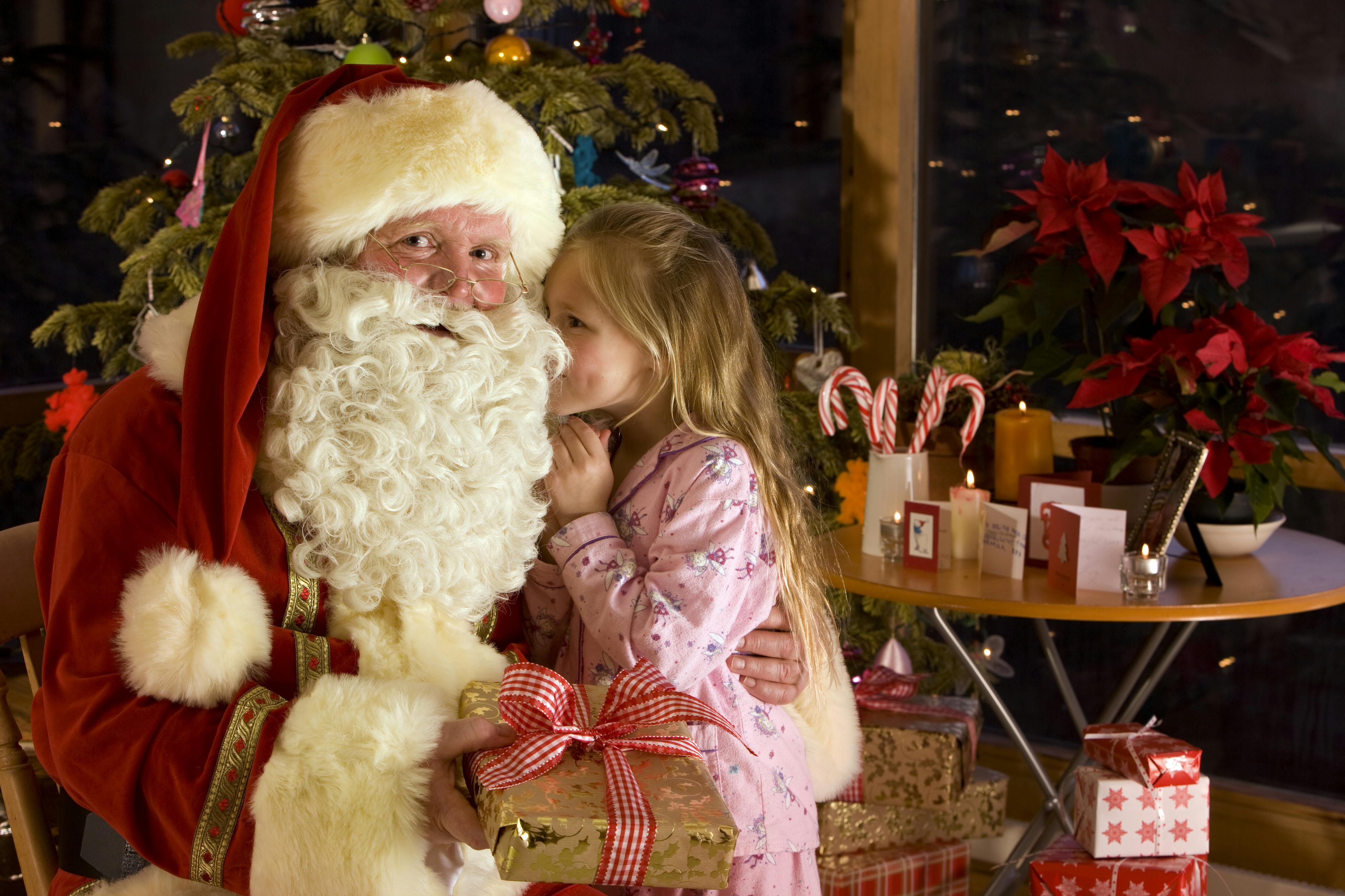 This mum shares the BEST way to tell your kids the "truth" about Santa ...