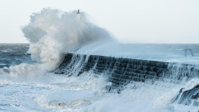 UK weather: Super tides set to batter Britain | Closer