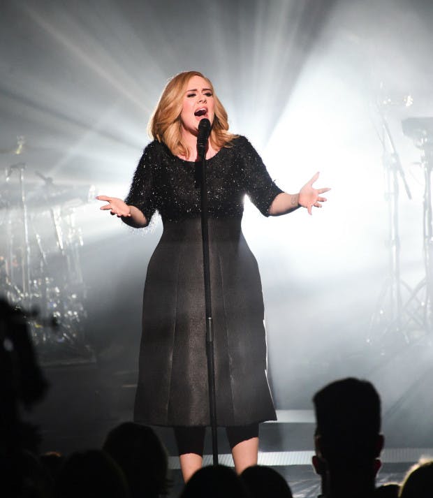 Adele makes AMAZING on-stage comeback and walks red carpet with Justin ...