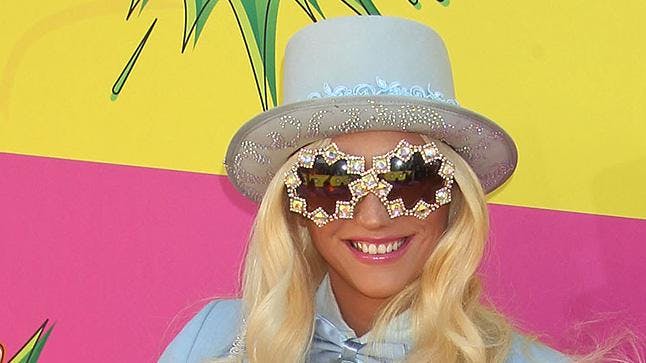 Ke$ha reveals she was born with a tail | Closer