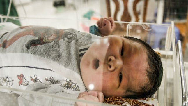 Baby weighing an impressive 16lbs born in China | Closer