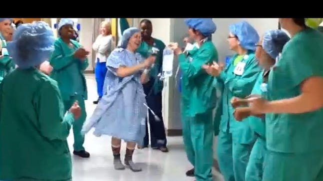 VIDEO: Breast cancer patient dances to surgery with her doctors | Closer