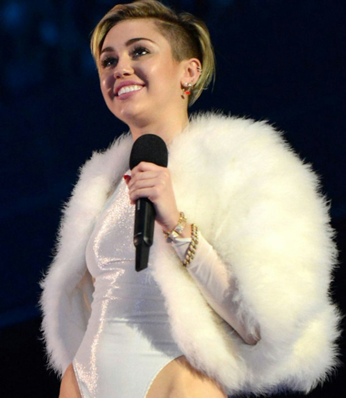 GALLERY! We’re strangely obsessed with Miley Cyrus’ EMAs camel toe ...