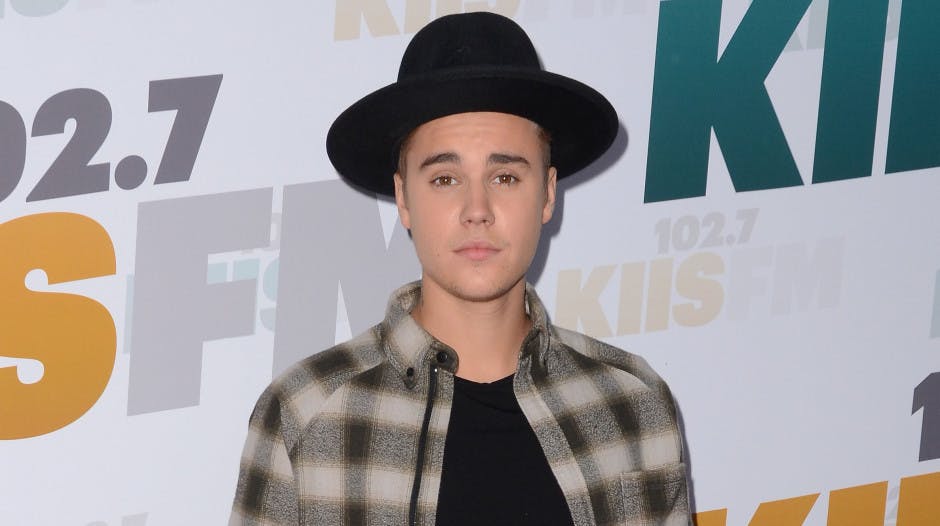 Justin Bieber goes COUNTRY! | Celebrity | Heat
