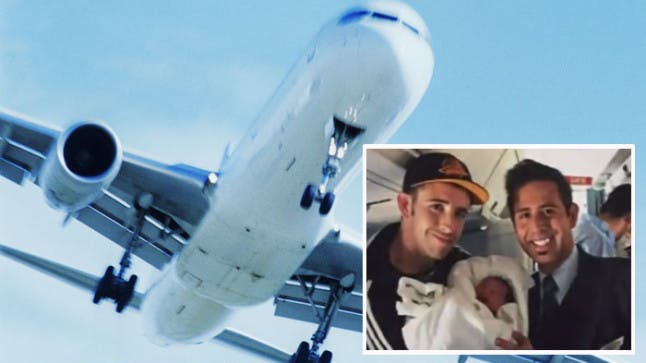Woman gives birth on plane without knowing she was even pregnant | Closer