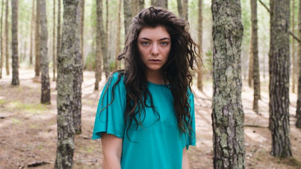 Lorde Totally Owns Her Flaws, Telling Fans It's Ok To Have Their Own