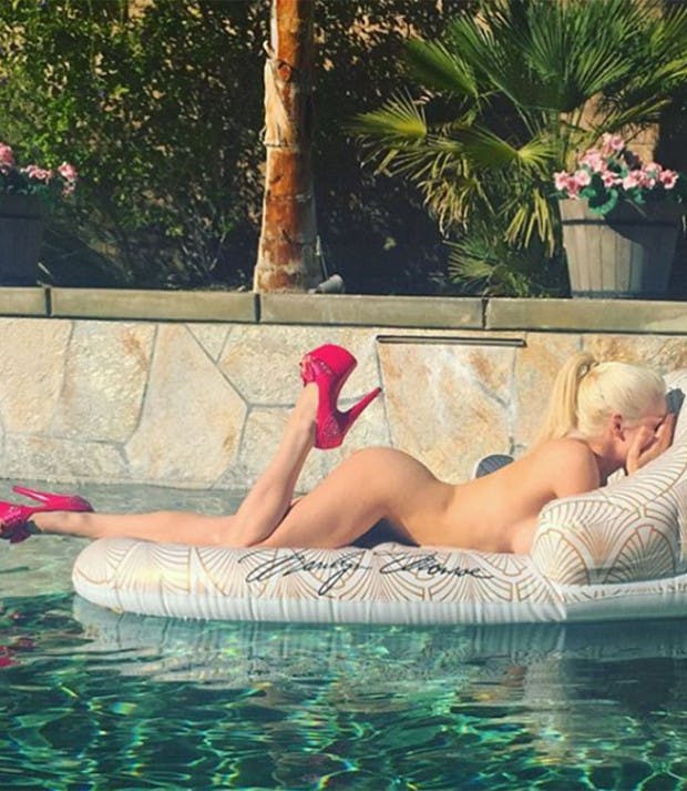 Courtney Stodden gets naked in her pool | Celebrity | Heat