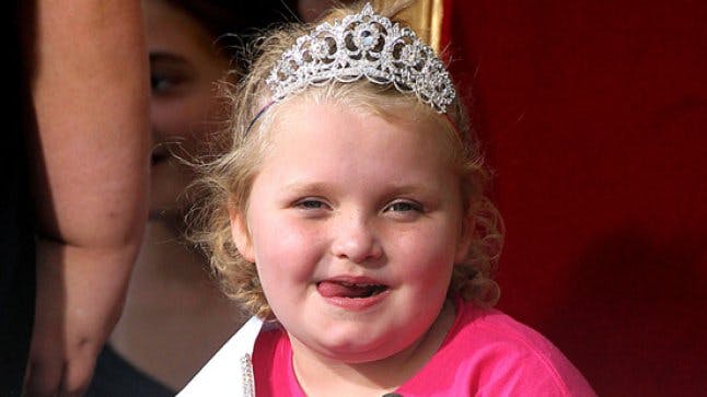 France proposes ban on child beauty pageants | Closer