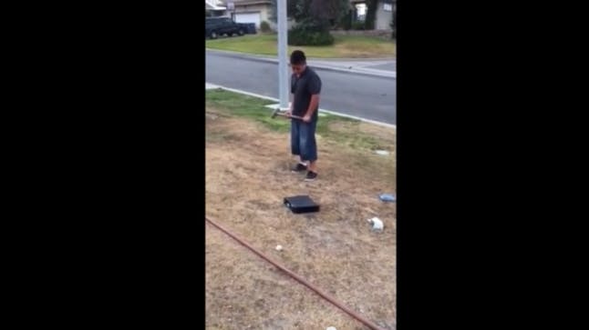 Right or wrong? Dad films son smashing Xbox as punishment for bad ...