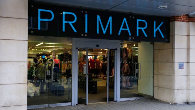 Gunmen hold 10 people hostage at Paris Primark | Closer