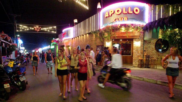 British Club Reps In Greece Can’t Afford To Get Rid Of STIs | Grazia