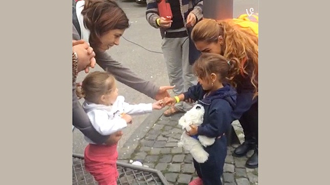 Watch: Adorable moment German toddler welcomes Syrian child with food ... Watch: Adorable moment German toddler welcomes Syrian child with food ...