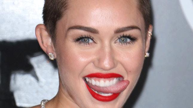 Miley Cyrus criticised for controversial MTV VMA performance | Closer
