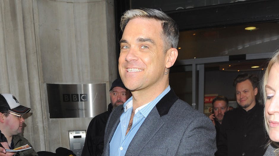 Check out Robbie Williams and his new blond hair! | Celebrity | Heat