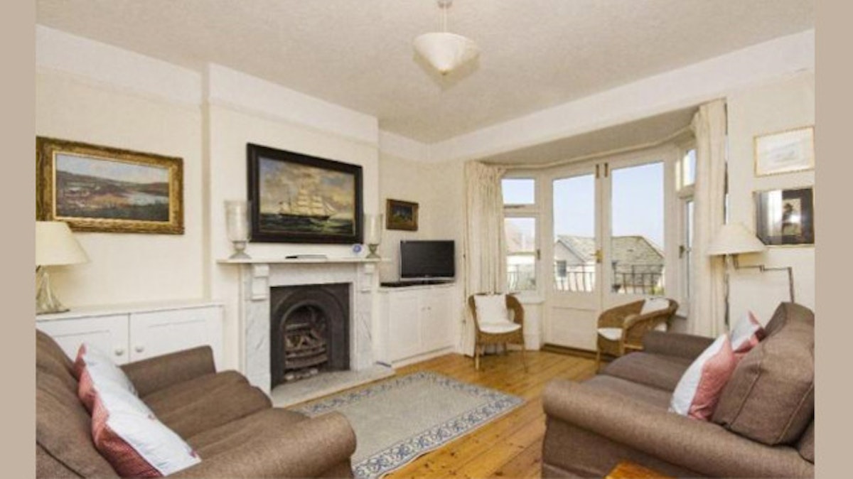 See inside Mary Berry’s Salcombe home | Closer