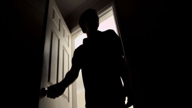 Mum-of-two beaten with a crowbar as she tries to protect her children ...