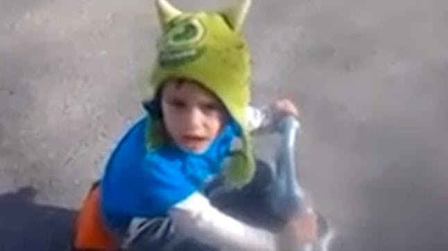 VIDEO: Little boy stuck looking for his hat… But it’s on his head! | Closer