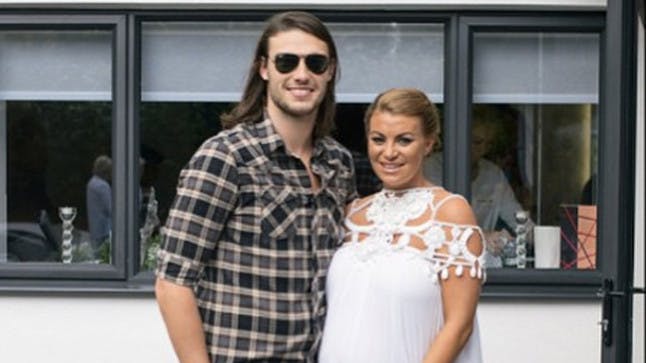 Billi Mucklow continues to flaunt baby bump ahead of son’s birth ...
